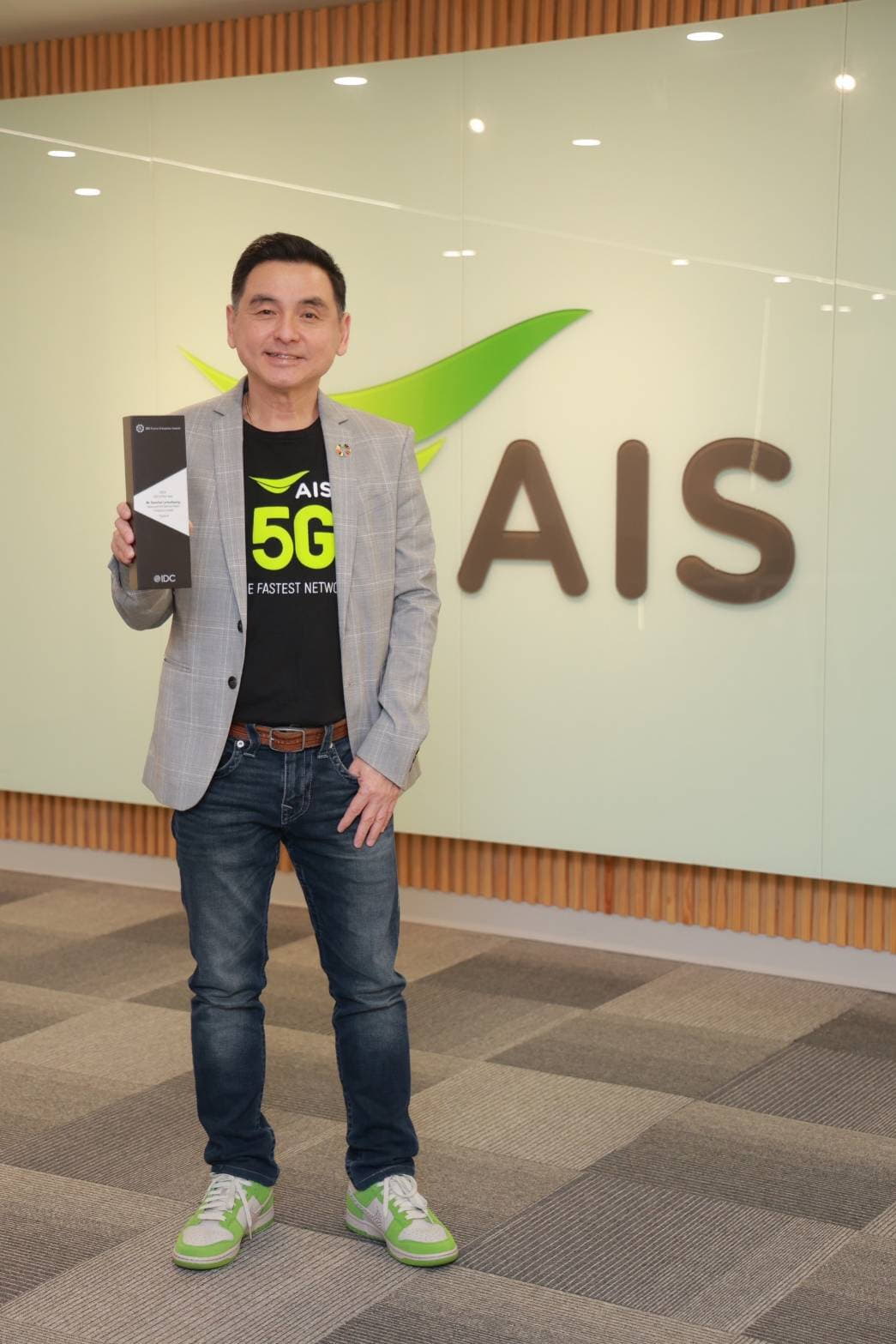 CEO AIS คว้ารางวัลสุดยอดผู้นำ IDC Future Enterprise Award 2023