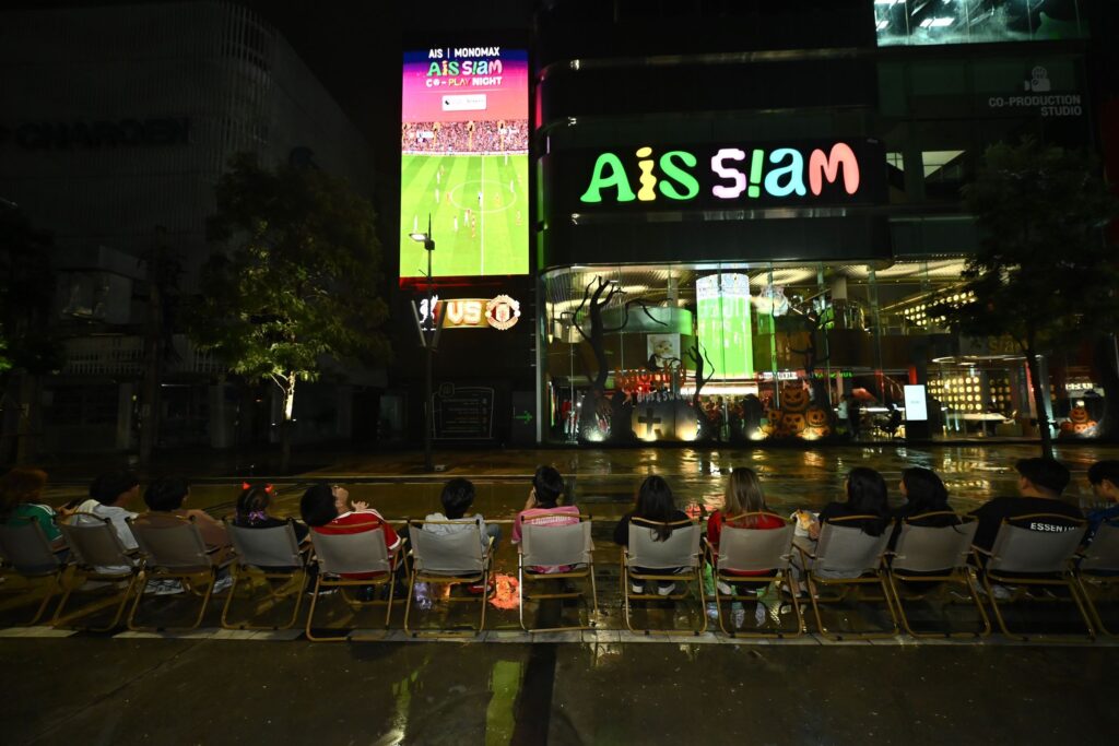 AIS SIAM CO-PLAY NIGHT เปิดสนามบิ๊กแมตช์แดงเดือดใจกลางสยาม!